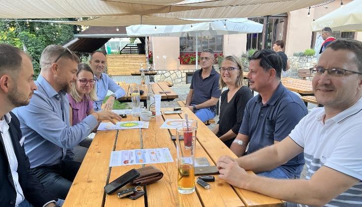 Pilot Discussion Groups Transforming AKIS Dynamics at Széchenyi István ...